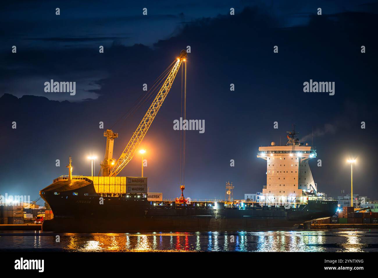 Global supply chains containers hi-res stock photography and images - Alamy