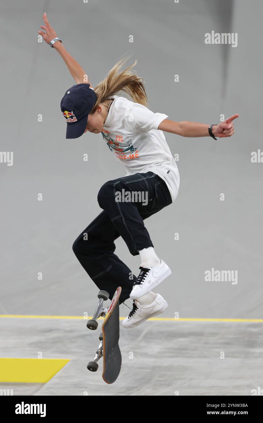 Tokyo, Japan. 23rd Nov, 2024. Chloe Covell (AUS) Skateboarding : 2024 ...