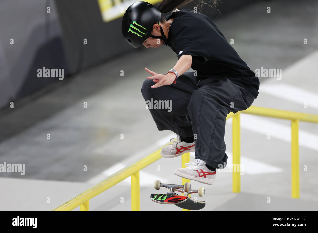 Tokyo, Japan. 23rd Nov, 2024. Liz Akama (JPN) Skateboarding : 2024 SLS ...