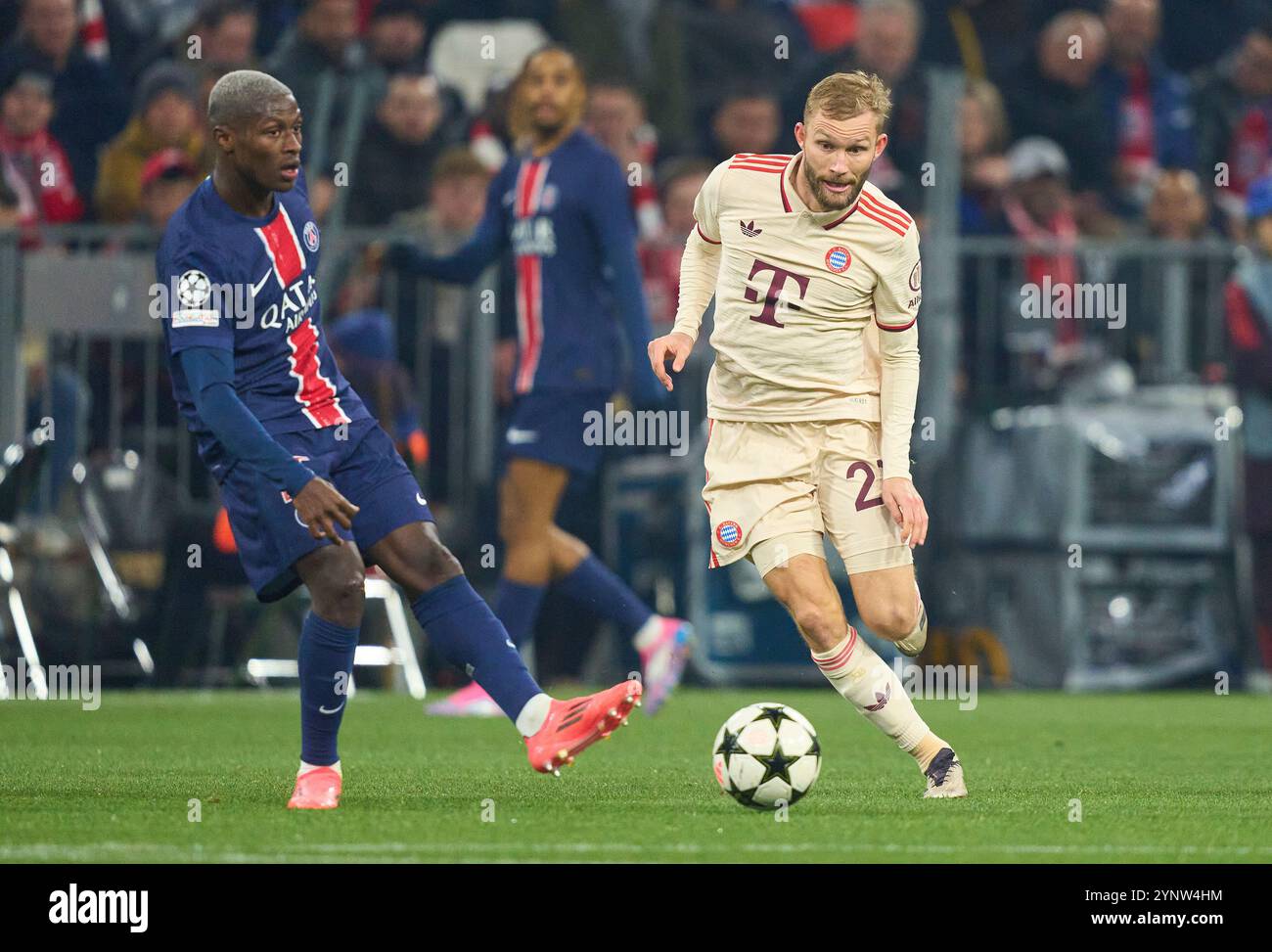 Munich, Germany. 26th Nov, 2024. Konrad Laimer, FCB 27 compete for the ...