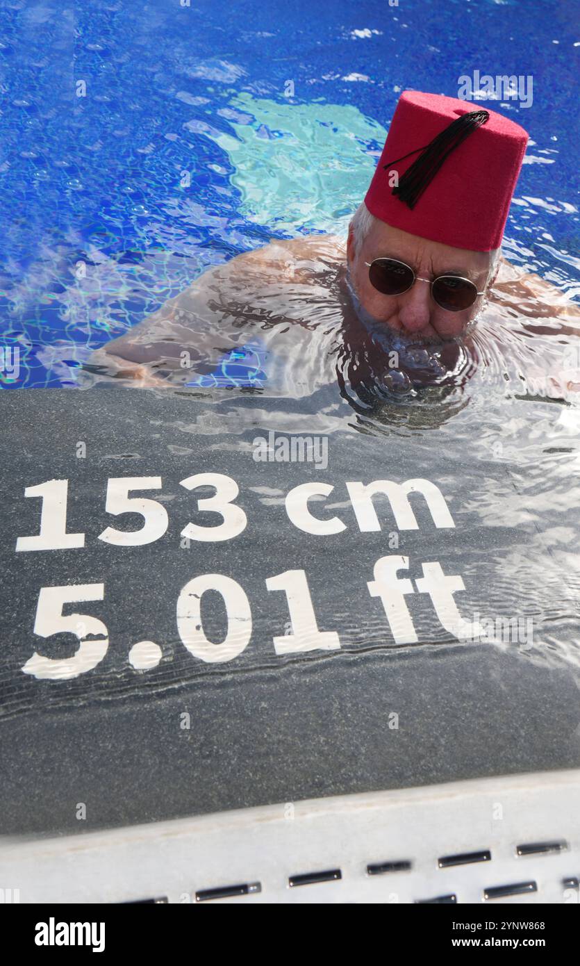 Schwimmen im Schwimmbad model release vorhanden Ägypten, 20241124 ...