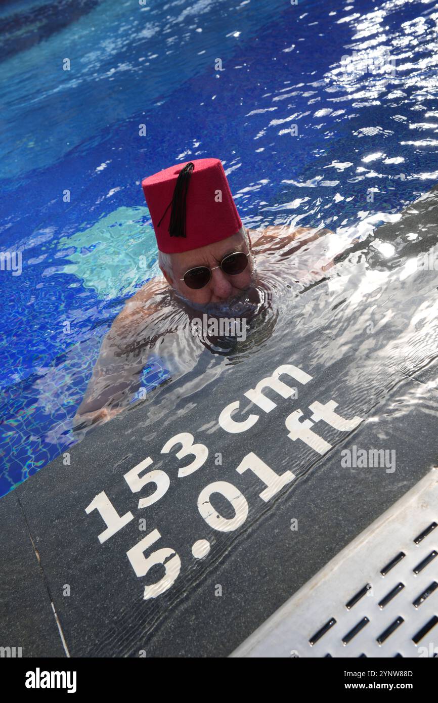 Schwimmen im Schwimmbad model release vorhanden Ägypten, 20241124 ...