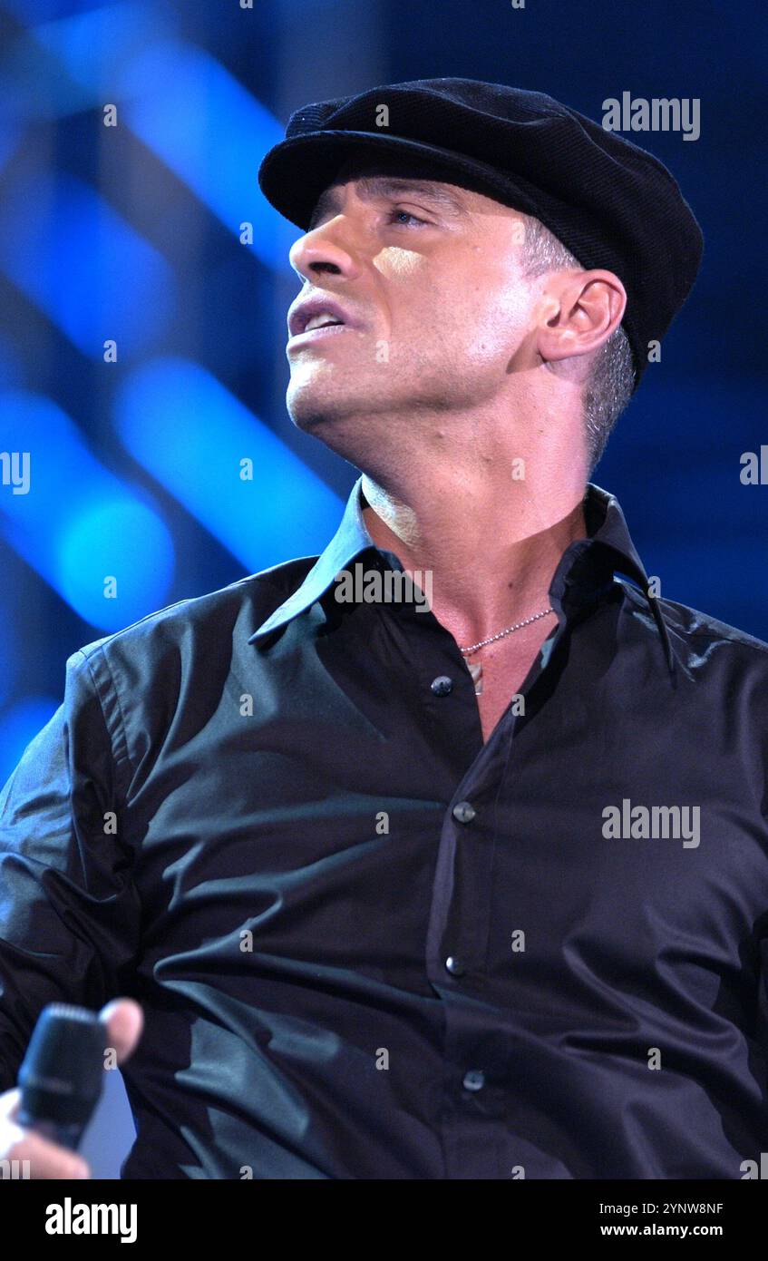 Eros ramazzotti live concert 2003 hi-res stock photography and images ...