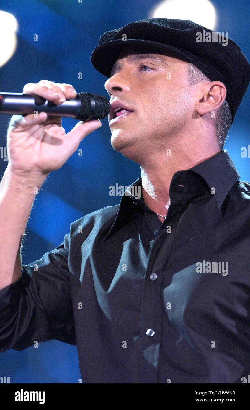 Eros ramazzotti live concert 2003 hi-res stock photography and images ...