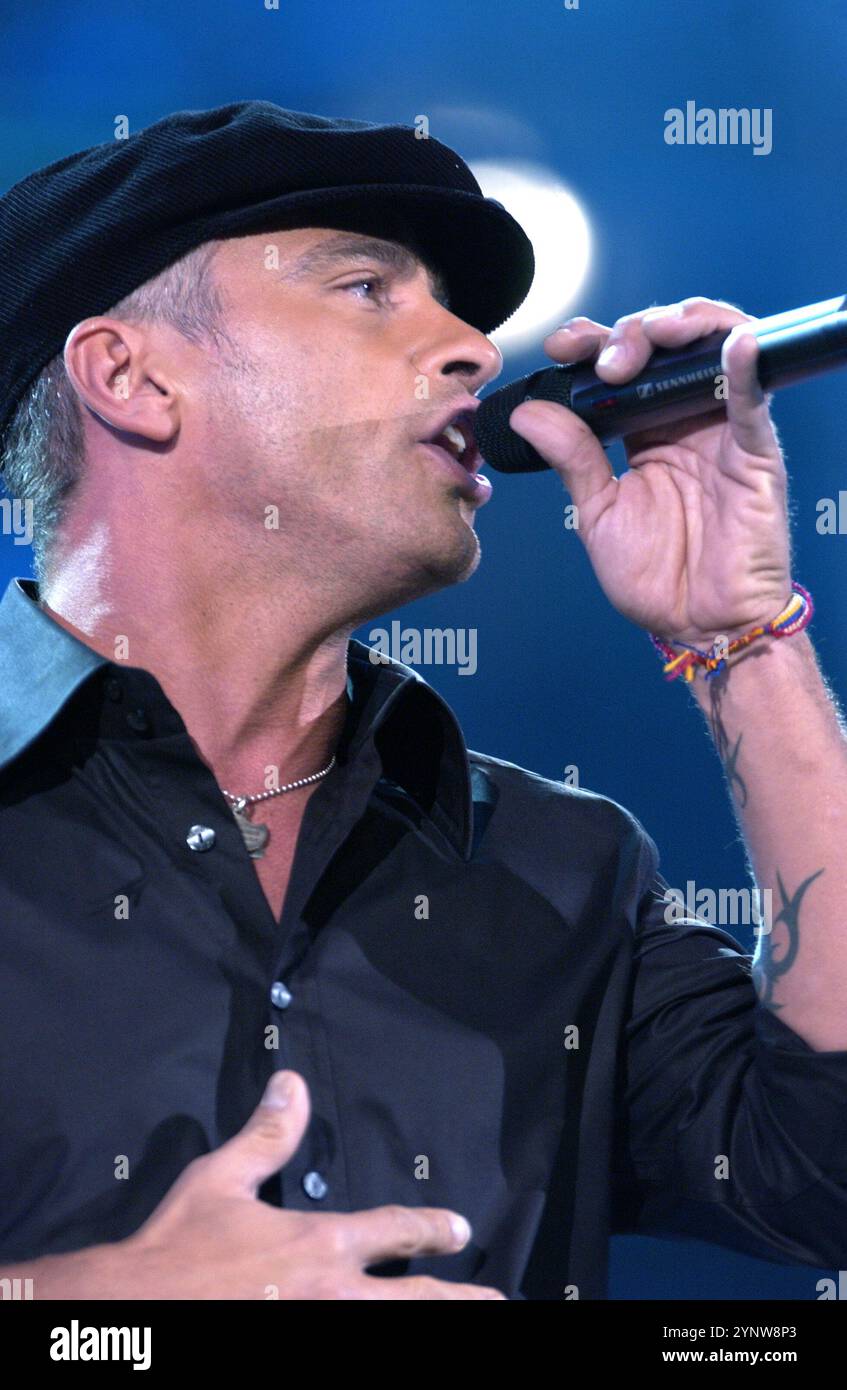 Eros ramazzotti festivalbar 2003 hi-res stock photography and images ...