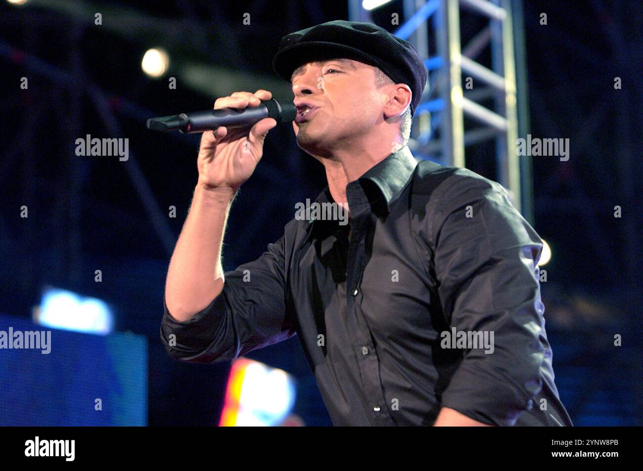 Eros ramazzotti festivalbar 2003 hi-res stock photography and images ...