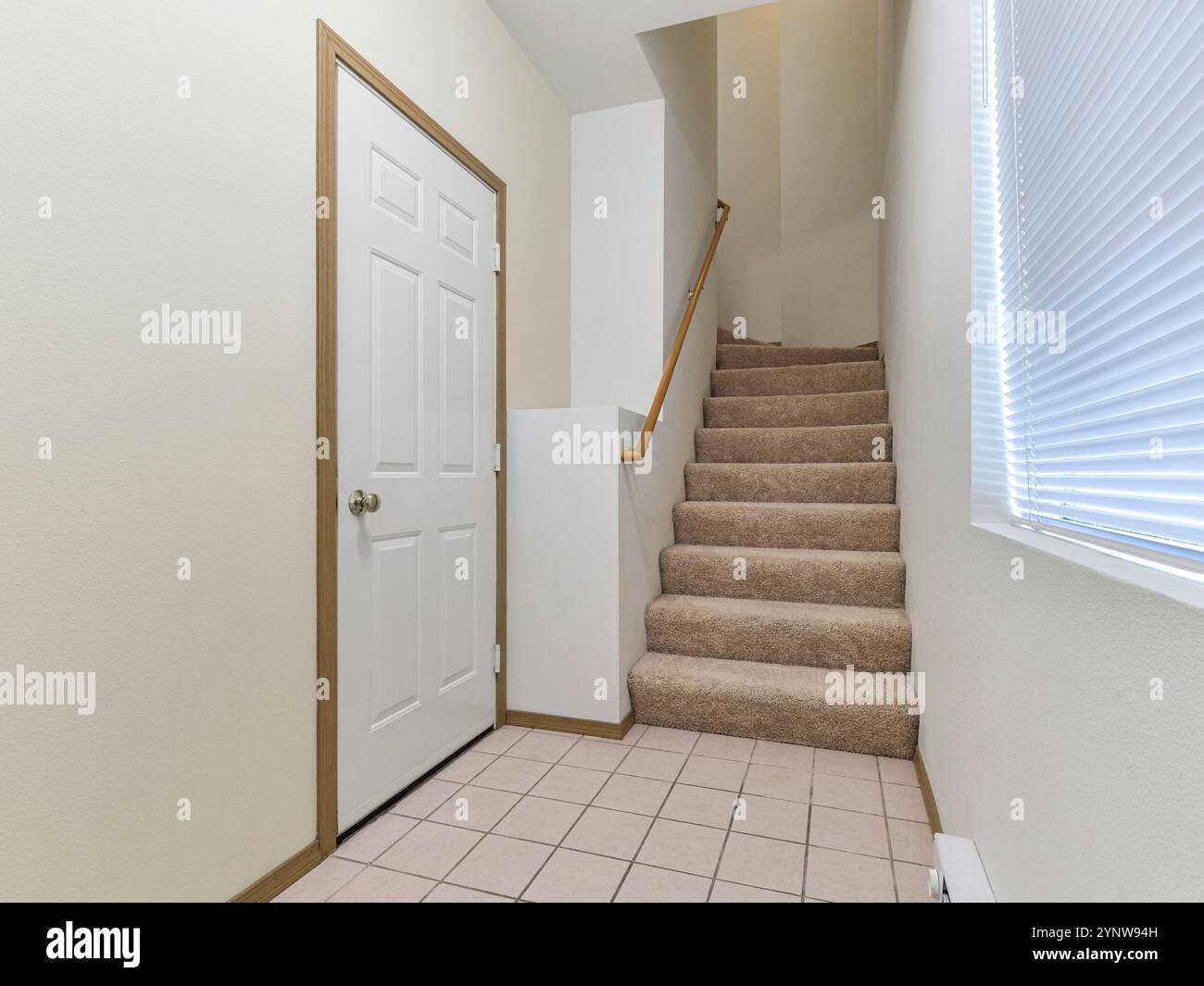 Modern residential empty front entrance interior Stock Photo - Alamy