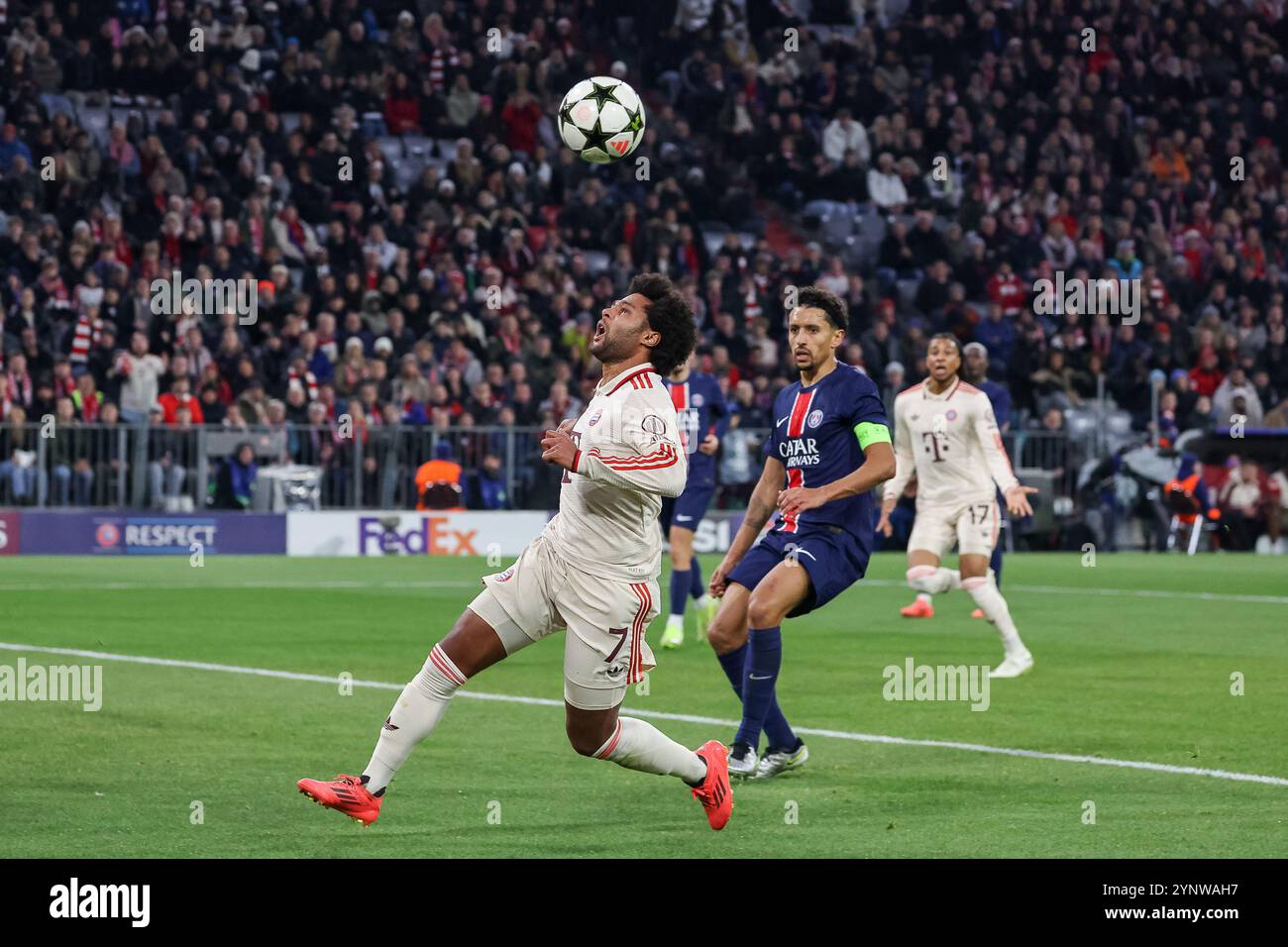 Serge Gnabry (FC Bayern Muenchen, #07) vergibt Chance, mit Ball, GER ...