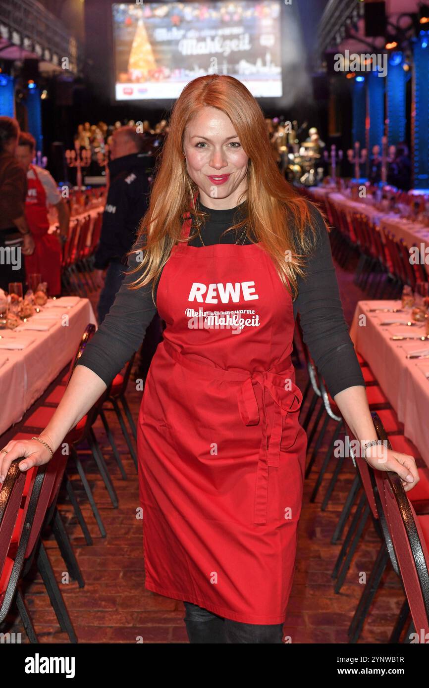 Esther Roling bei der Mehr als eine warme Mahlzeit Obdachlosen ...