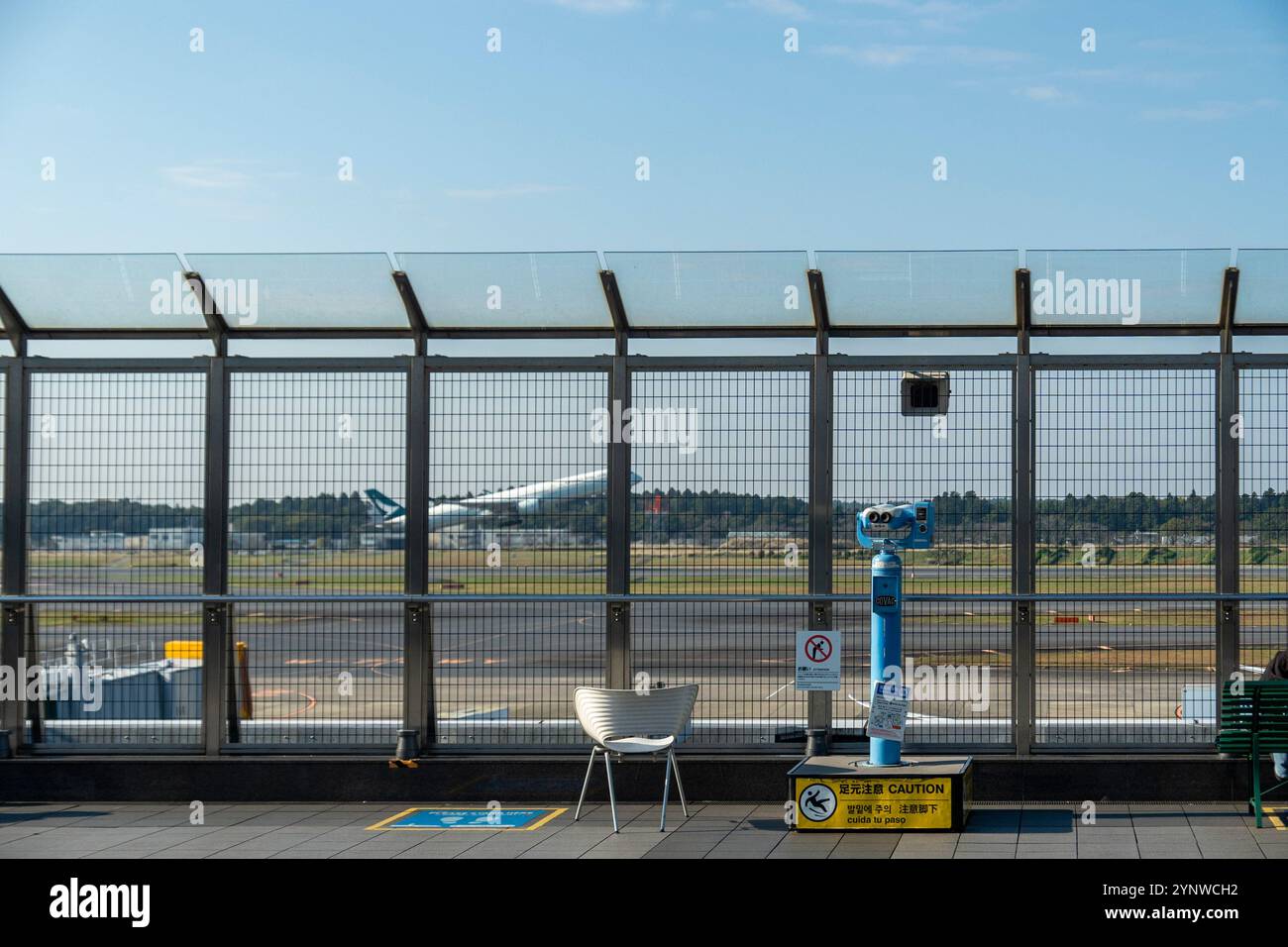 Planes waiting to take off hi-res stock photography and images - Alamy