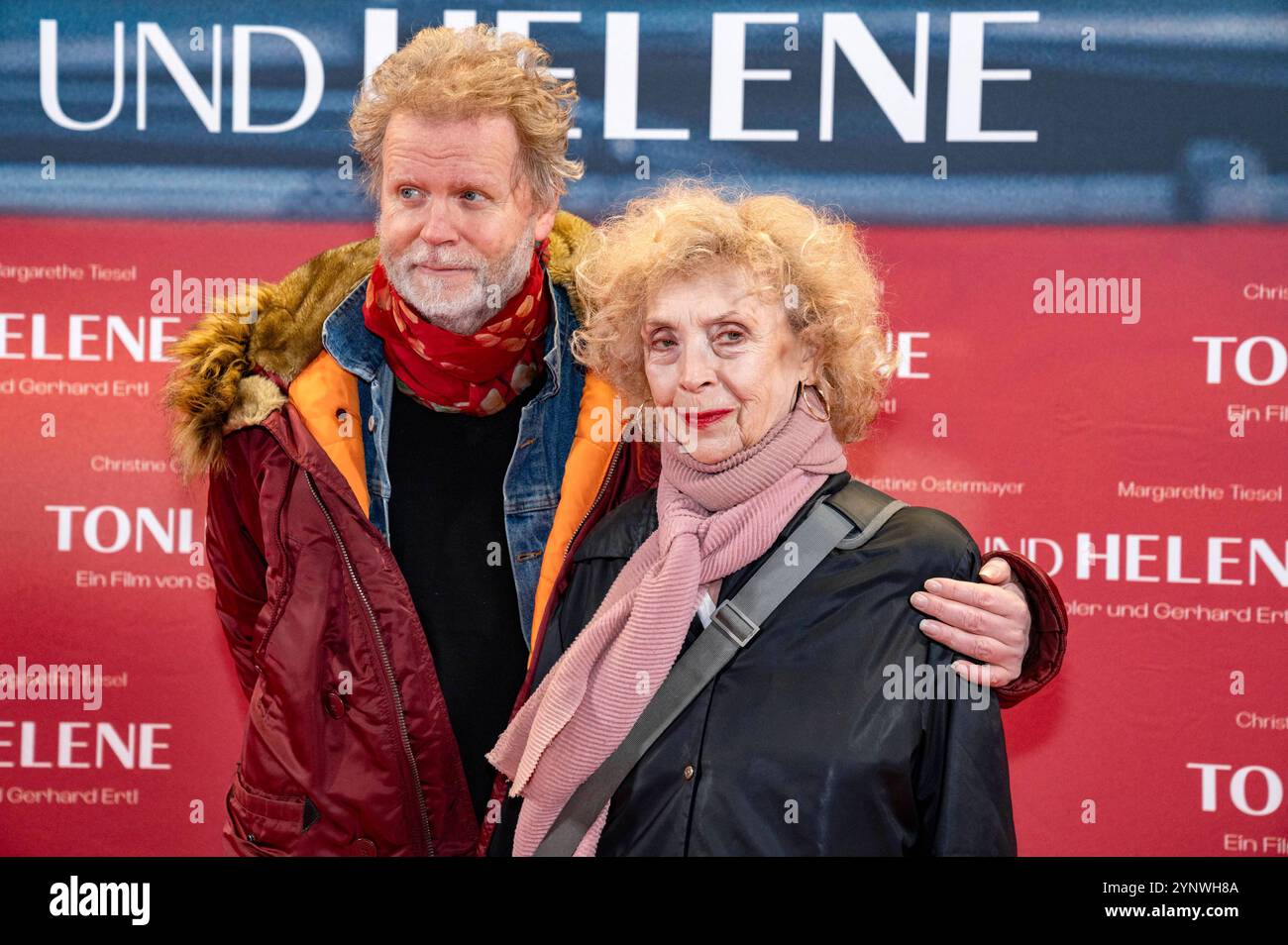 Ilse Neubauer mit Sohn Andreas Neubauer bei der Premiere des Kinofilms ...