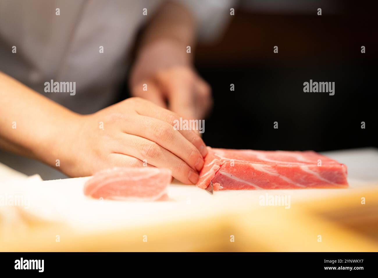 Sushi chef slicing red tuna at an omakase restaurant in Tokyo Stock ...
