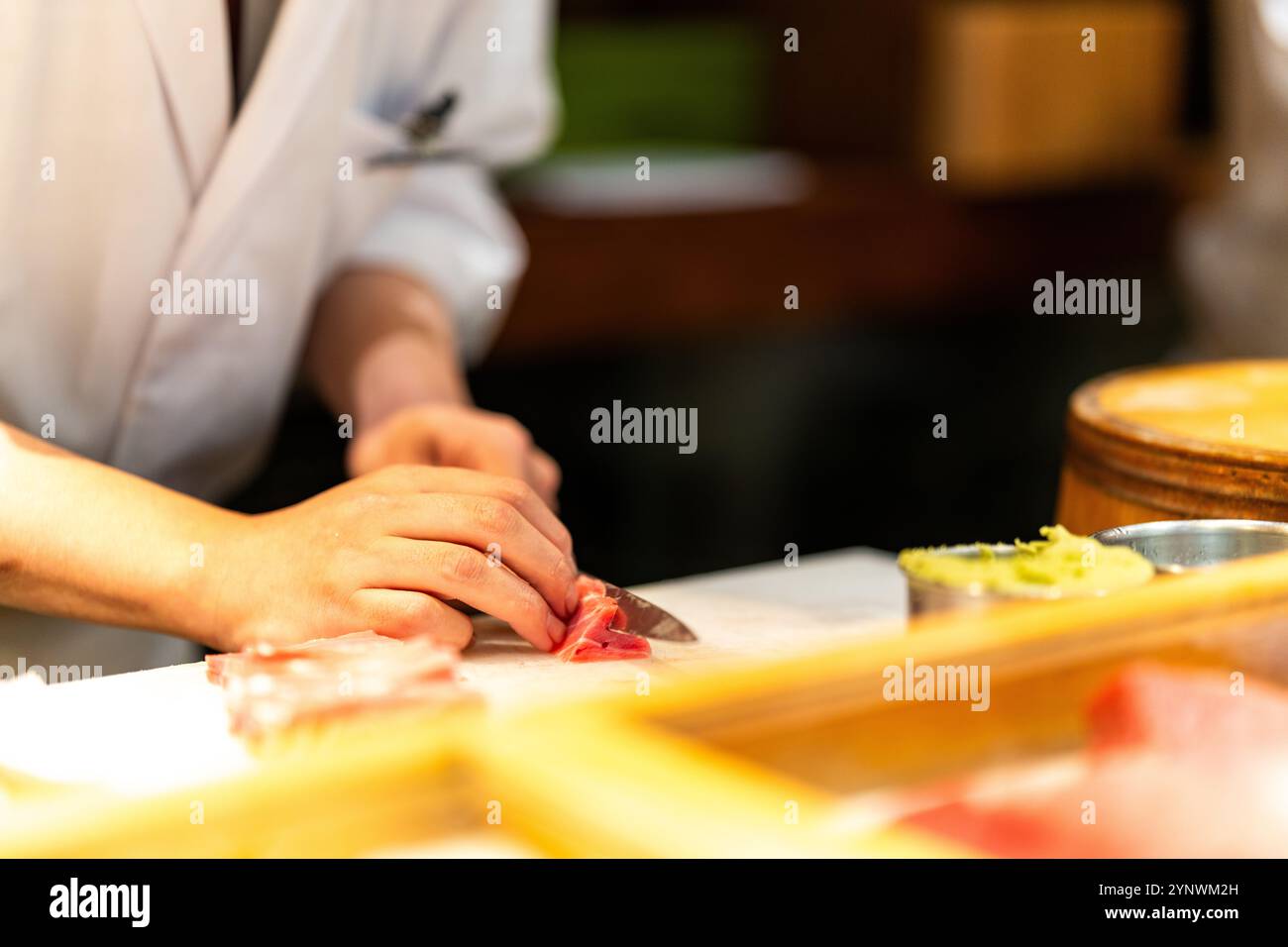 Sushi chef slicing red tuna at an omakase restaurant in Tokyo Stock ...