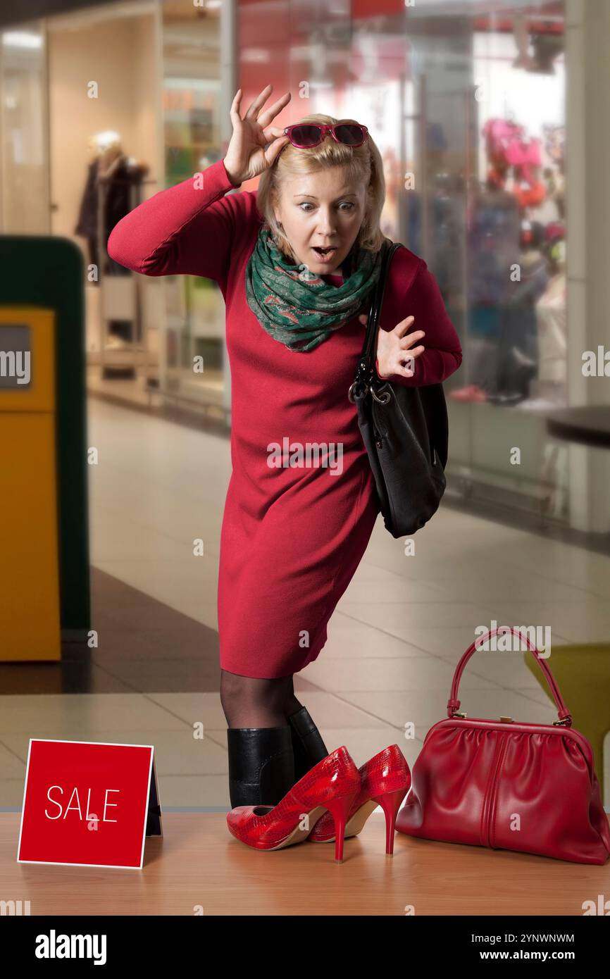 Female customer dressed hi-res stock photography and images - Alamy