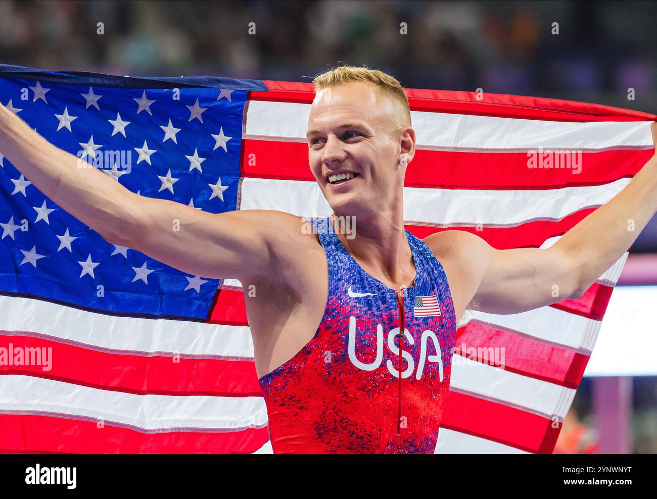 Sam Kendricks celebrating with her country's flag in the at the Paris ...