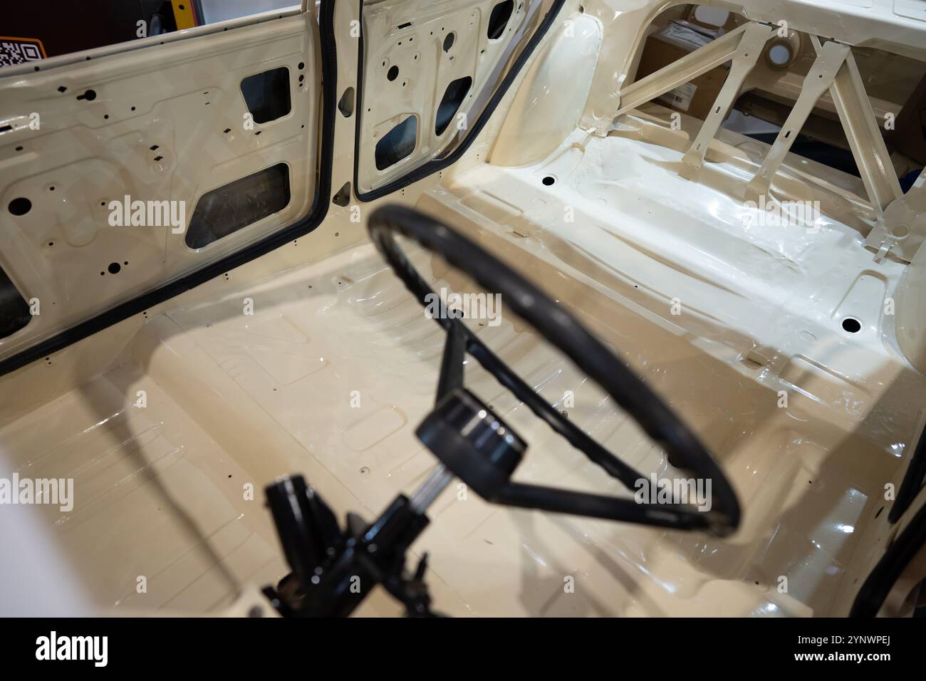 Car body assembly process hi-res stock photography and images - Alamy