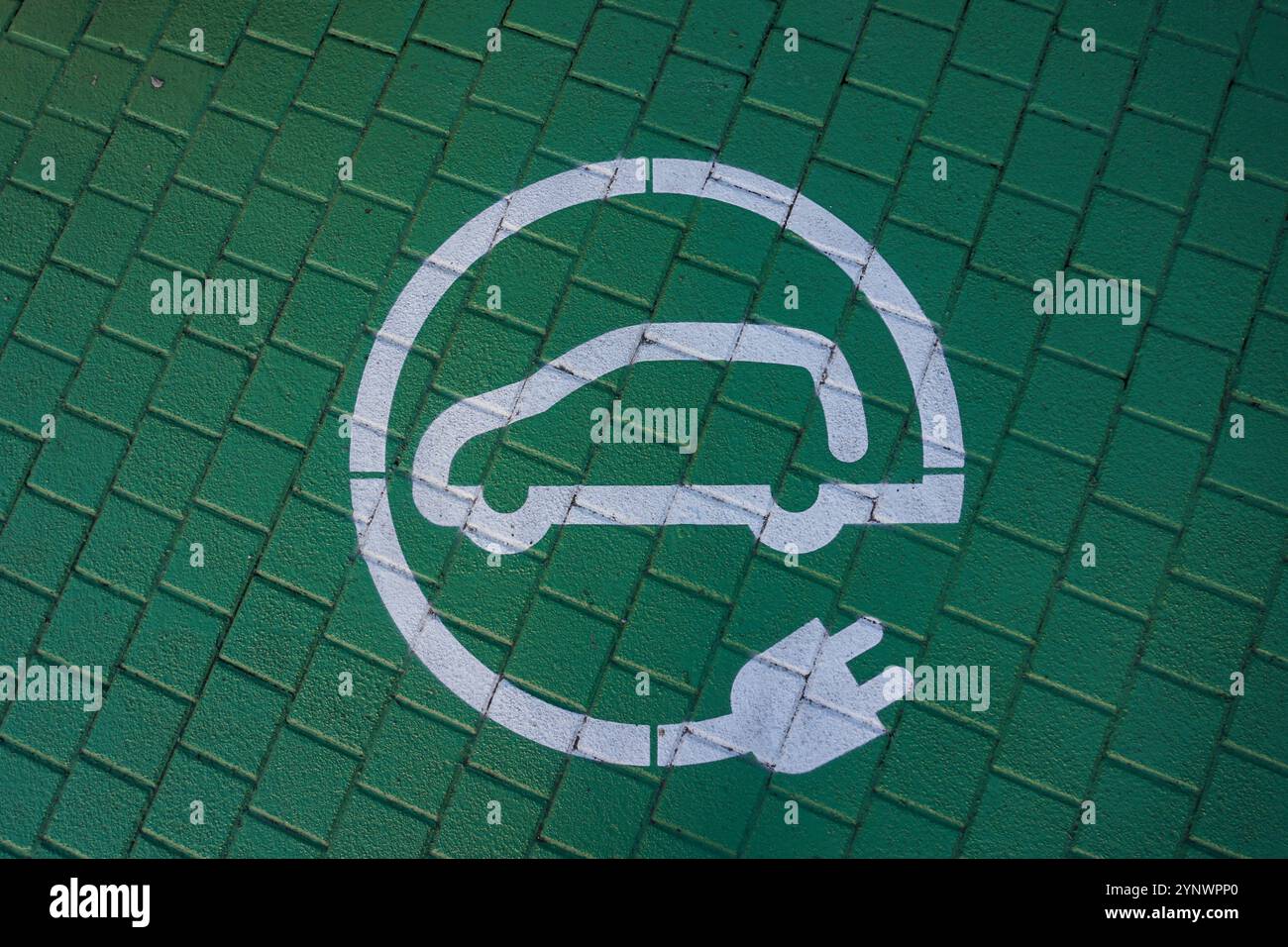 traffic sign stop charging electric car Stock Photo - Alamy