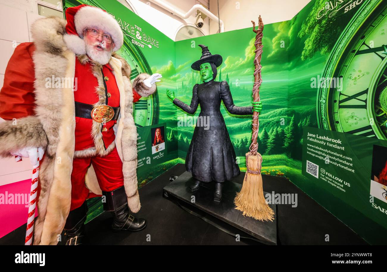 London Olympia 27 Nov 2024 Even Father Xmas was impresed by Cake Artist ...