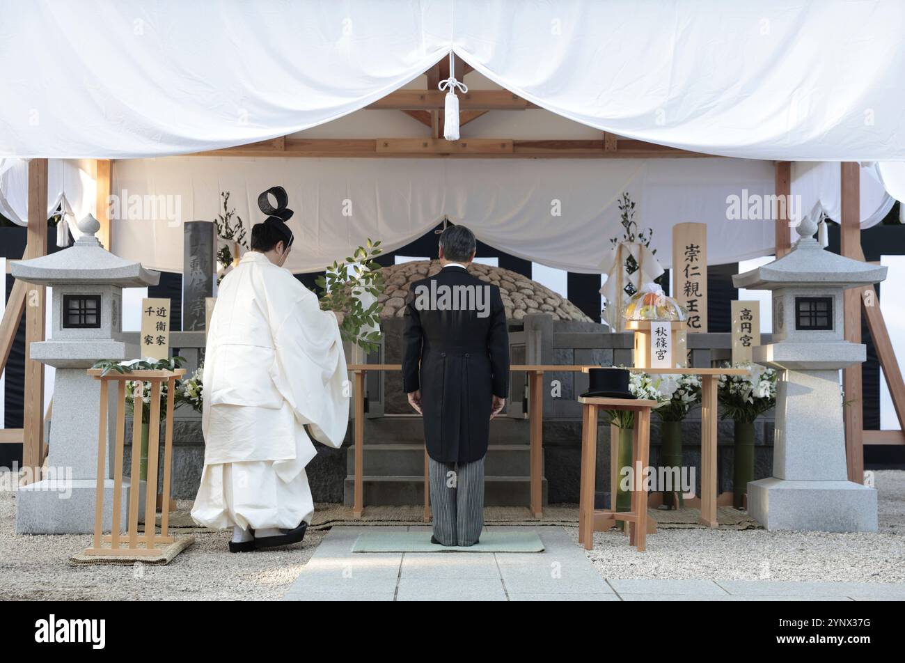 Japanese Emperor Naruhito visits Toshimagaoka Cemetery to mourn for ...