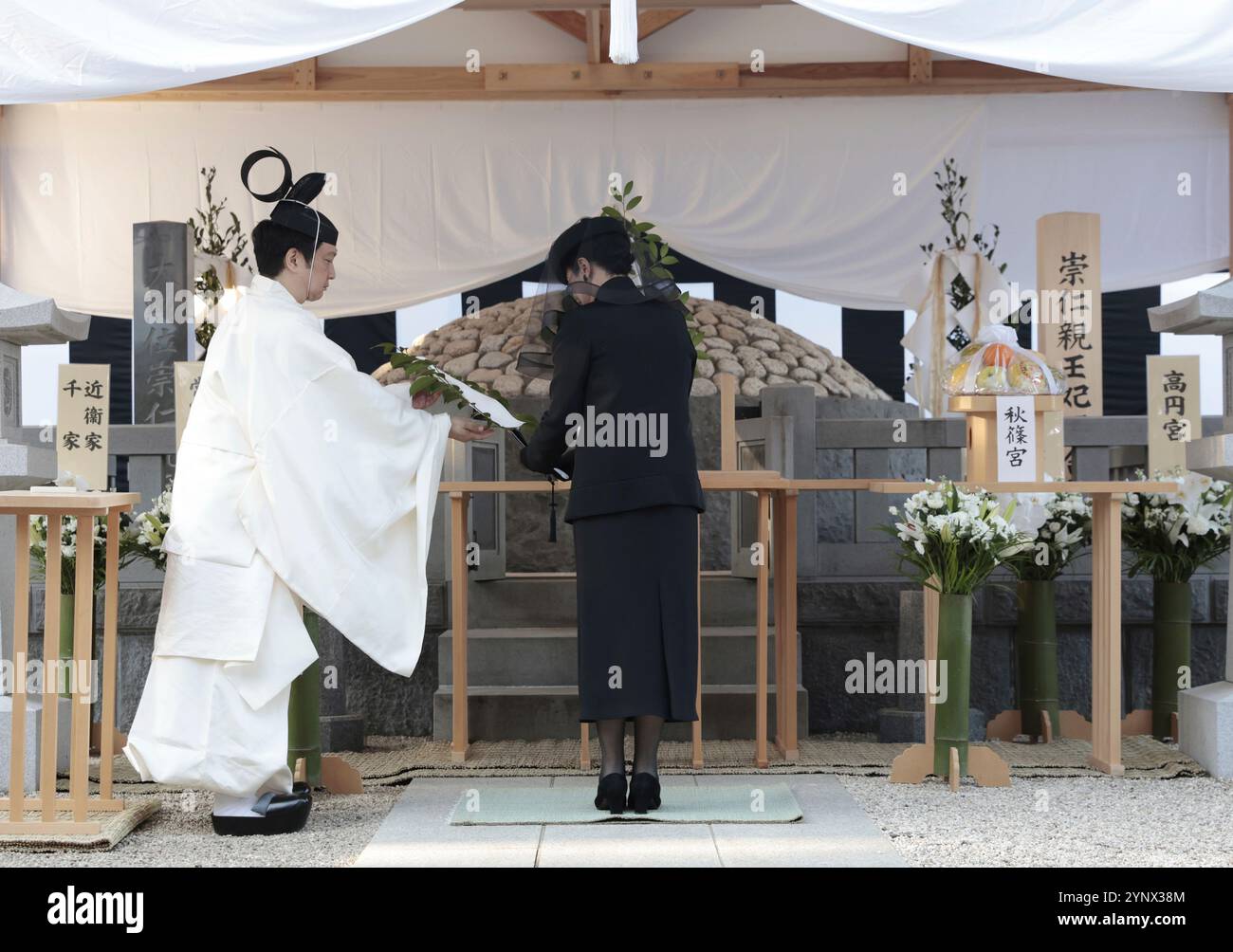 Empress Masako visits Toshimagaoka Cemetery to mourn for Princess ...