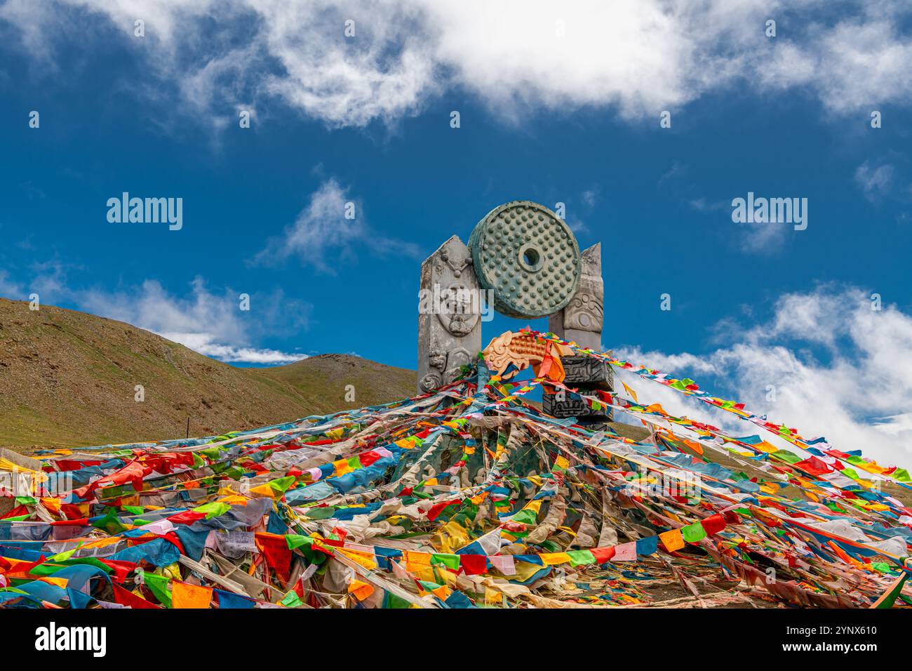 The monument of Hoh Xil and Tibetan praying flags in Qinghai-Tibet ...
