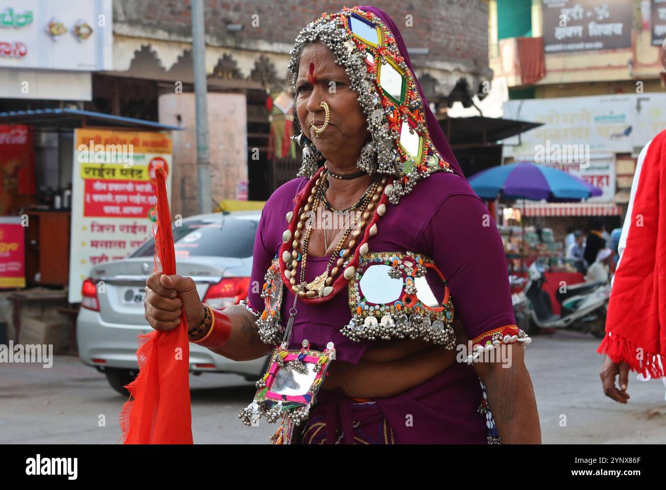 Tribal gypsy woman in Tuljapur, Maharashtra, India Stock Photo - Alamy