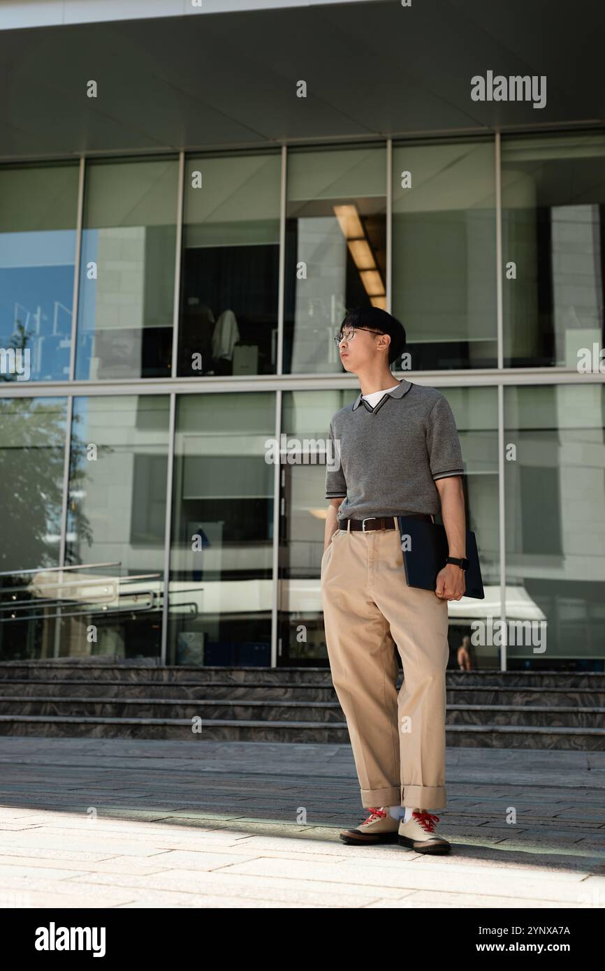 Vertical shot male gen fashion hi-res stock photography and images - Alamy