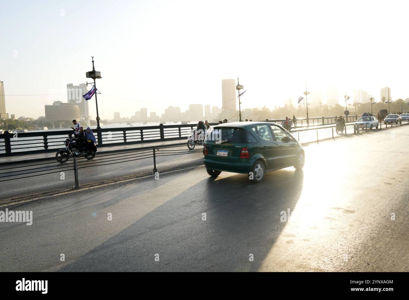 Kairo Ägypten, 20241124, Brücke In Kairo, Qasr Al Nile Bridge *** Cairo Egypt, 20241124, Bridge ...