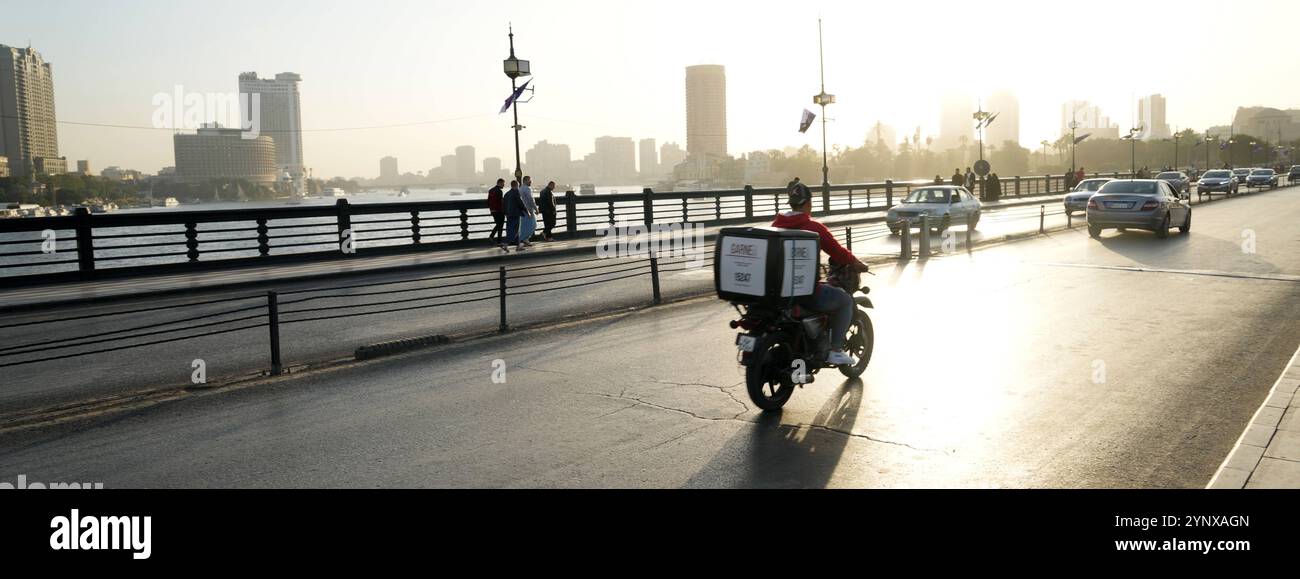 Kairo Ägypten, 20241124, Brücke In Kairo, Qasr Al Nile Bridge *** Cairo ...