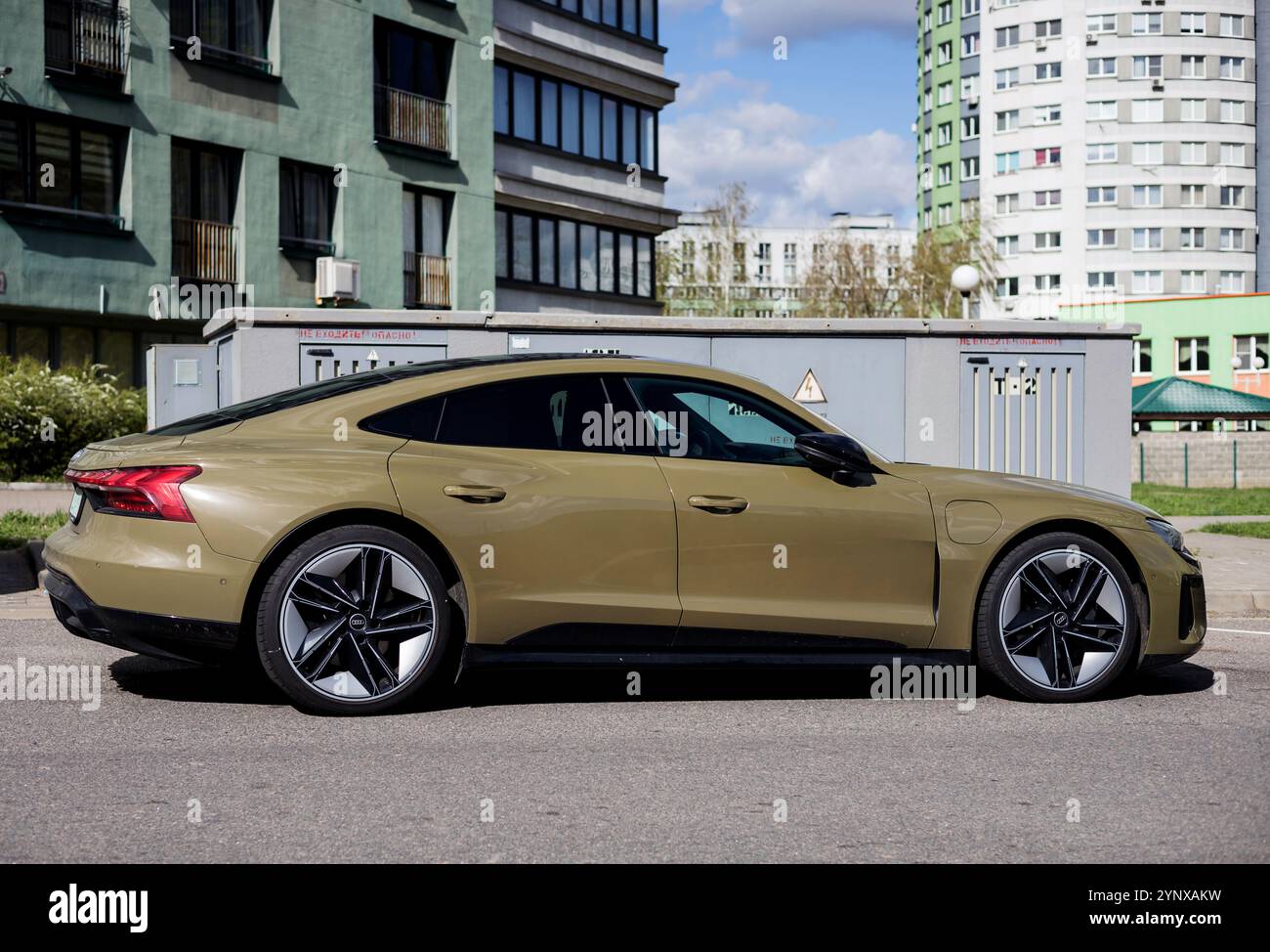 Electric executive car hi-res stock photography and images - Alamy