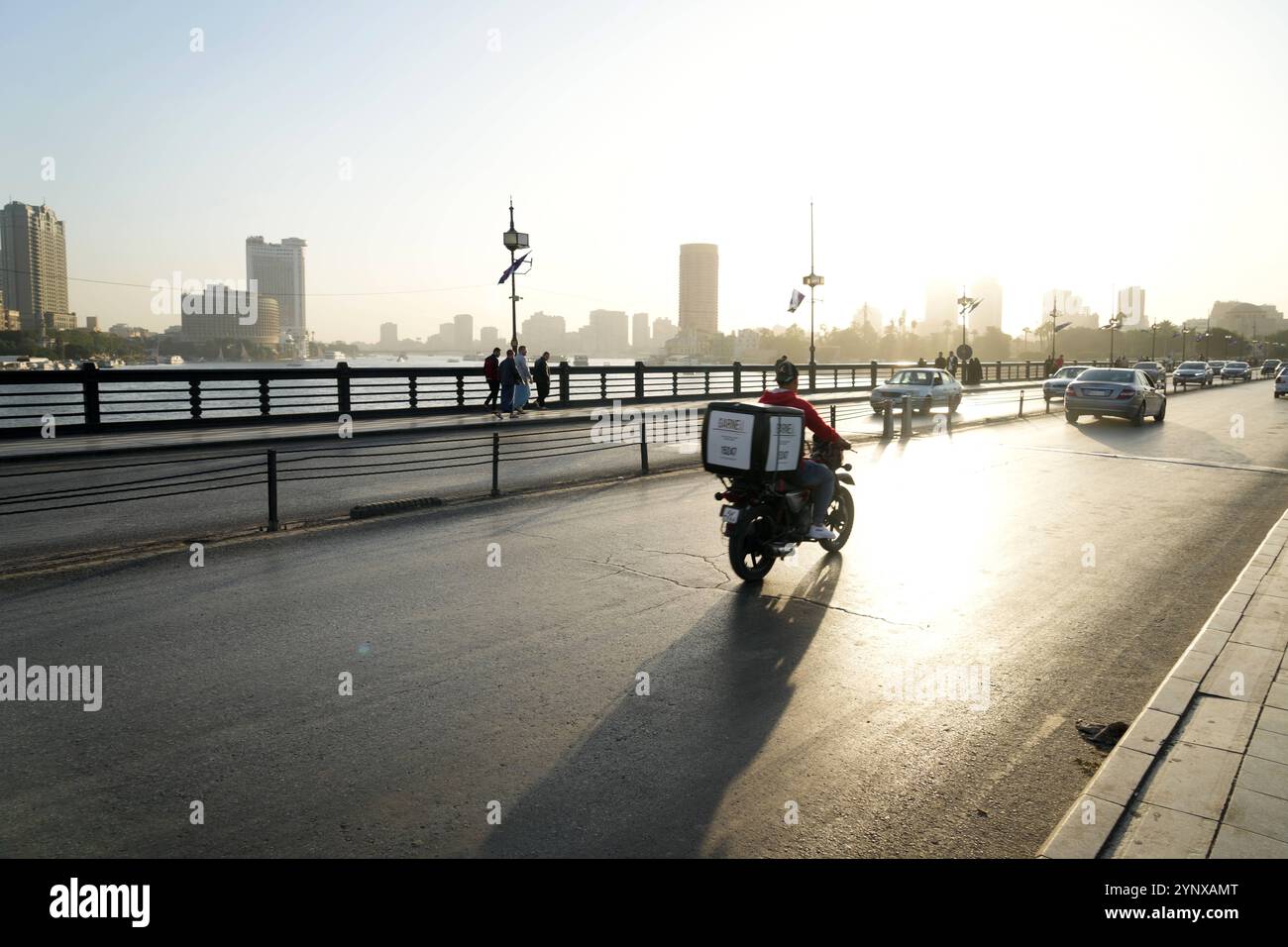 Kairo Ägypten, 20241124, Brücke In Kairo, Qasr Al Nile Bridge *** Cairo ...