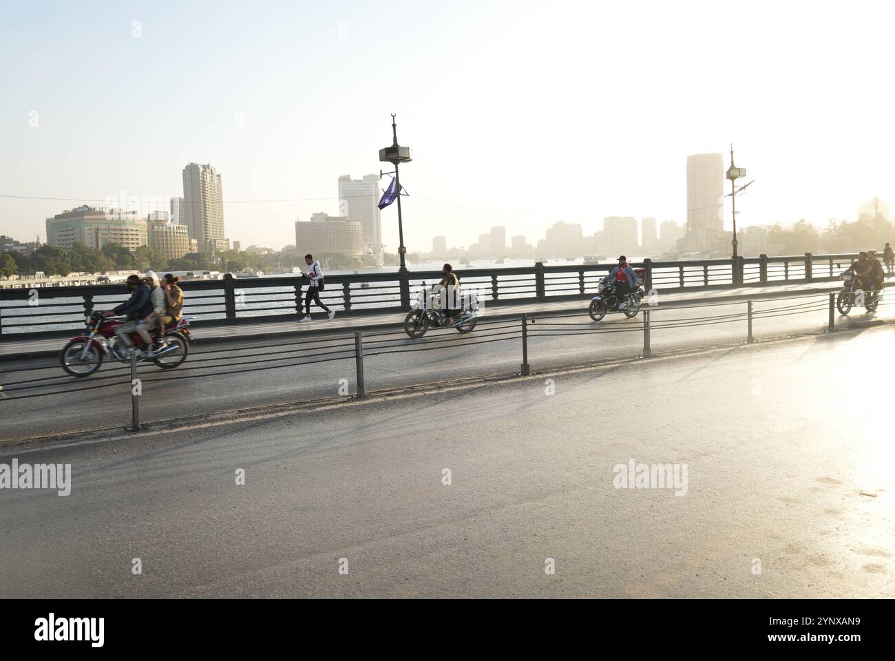 Kairo Ägypten, 20241124, Brücke In Kairo, Qasr Al Nile Bridge *** Cairo ...