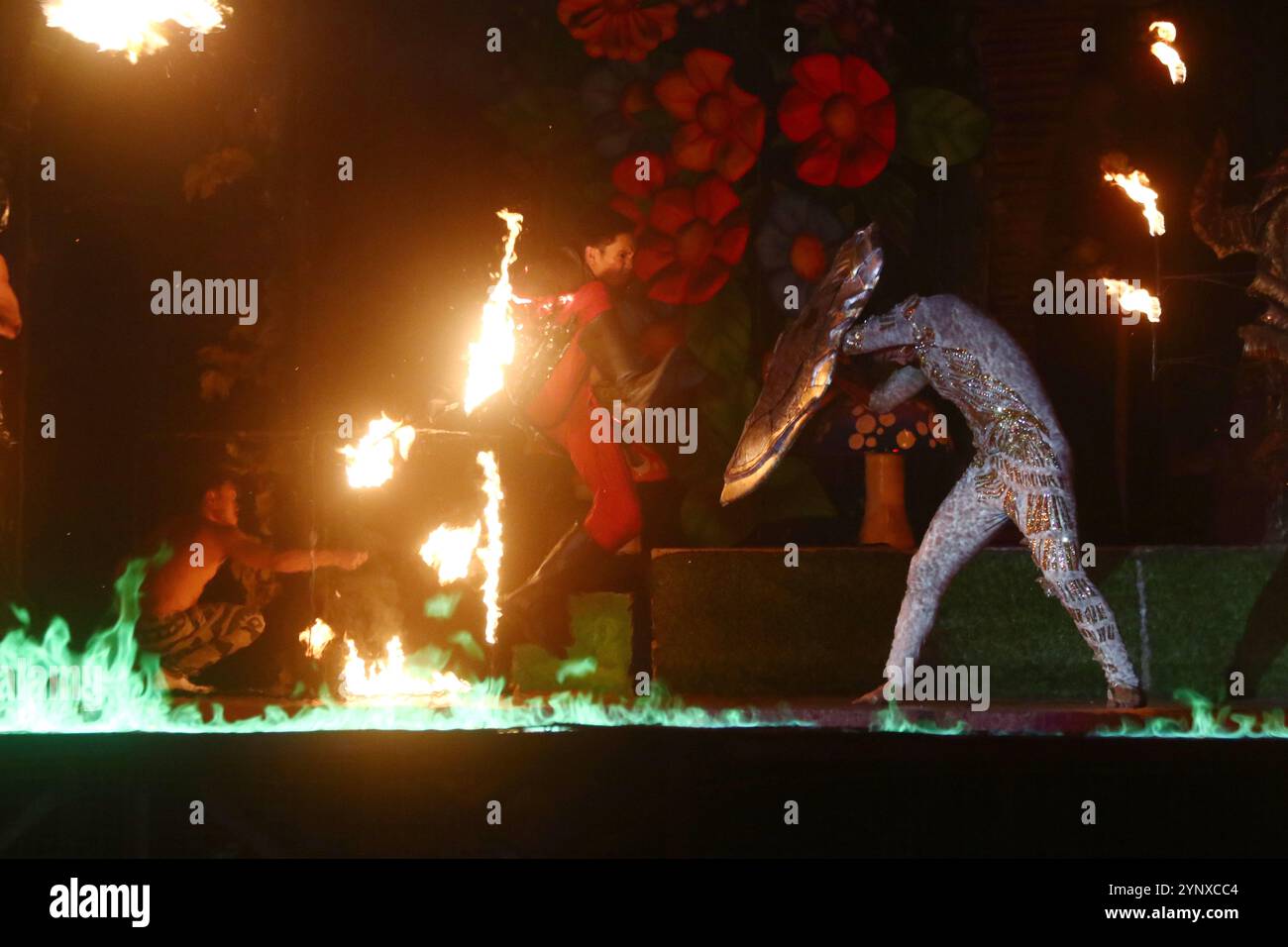 Tribal dance fire art hi-res stock photography and images - Alamy