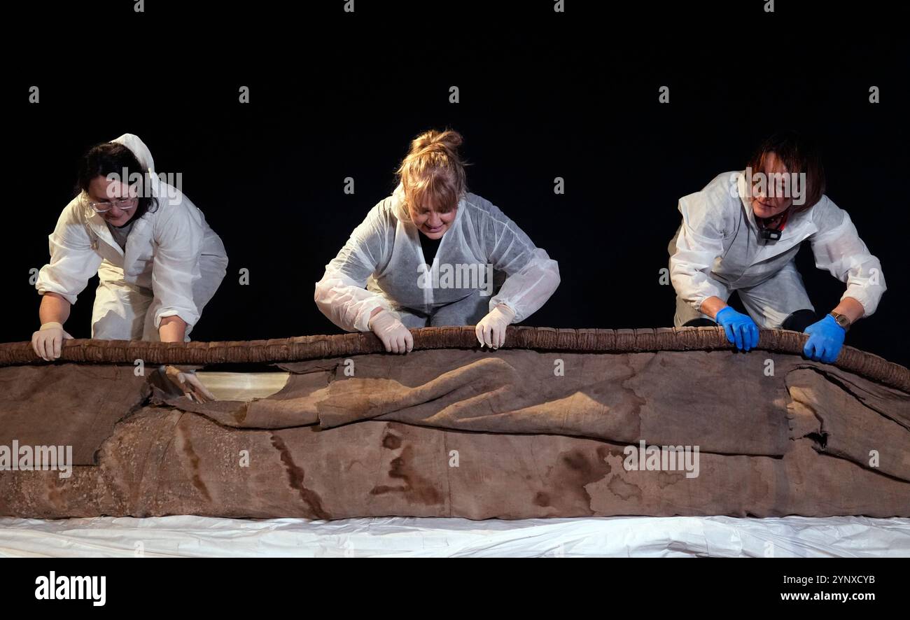 Textile conservators unroll the Trafalgar sail following cleaning and ...