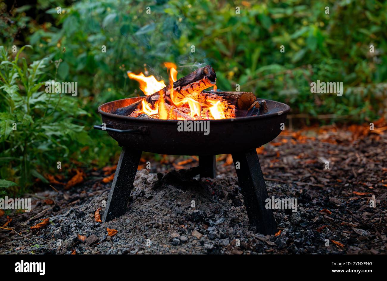 Fire burns night in barbecue hi-res stock photography and images - Alamy