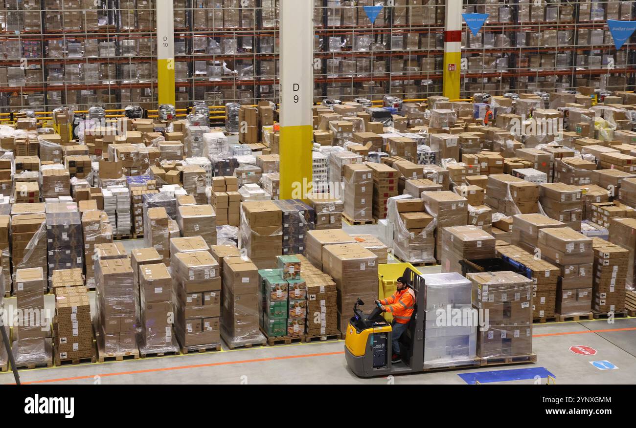Dummerstorf, Germany. 27th Nov, 2024. The collection point for pallets ...