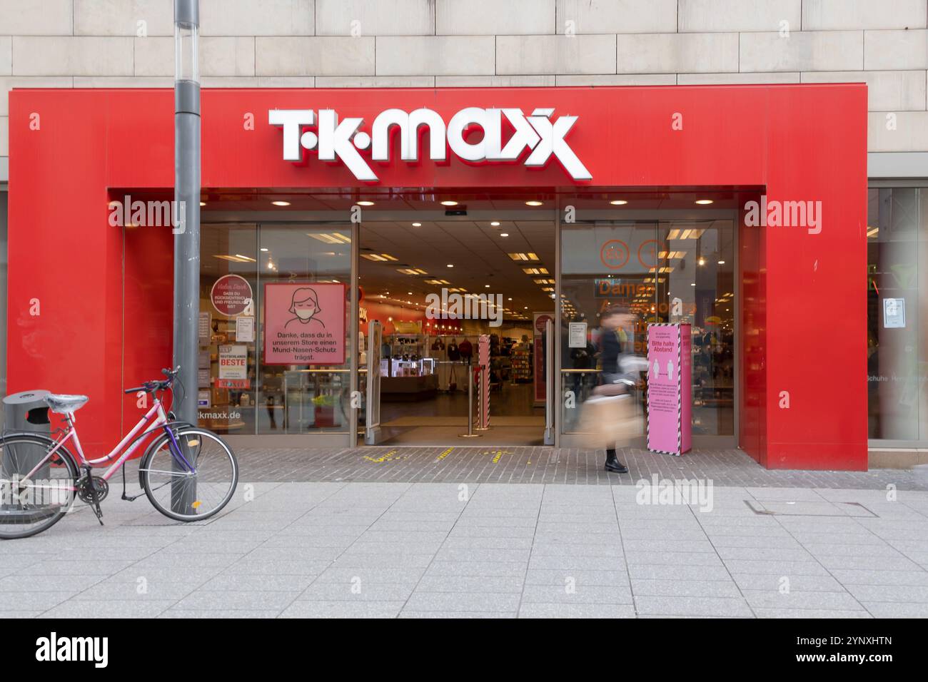 Tk maxx label hi-res stock photography and images - Alamy