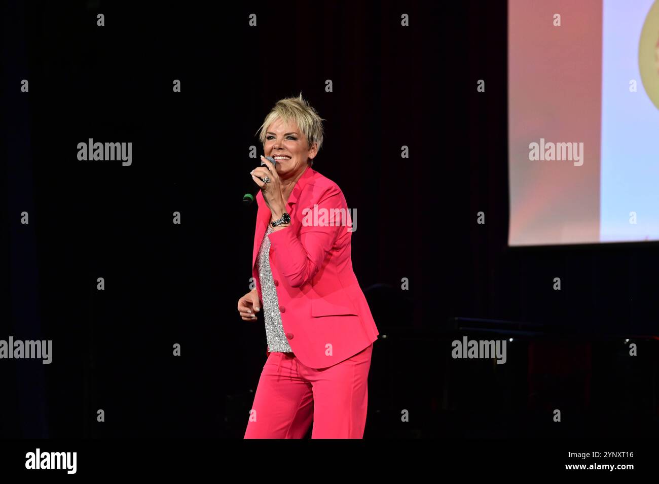 Inka Bause bei der Überraschungs-Gala zum 80. Geburtstag von Siegfried ...