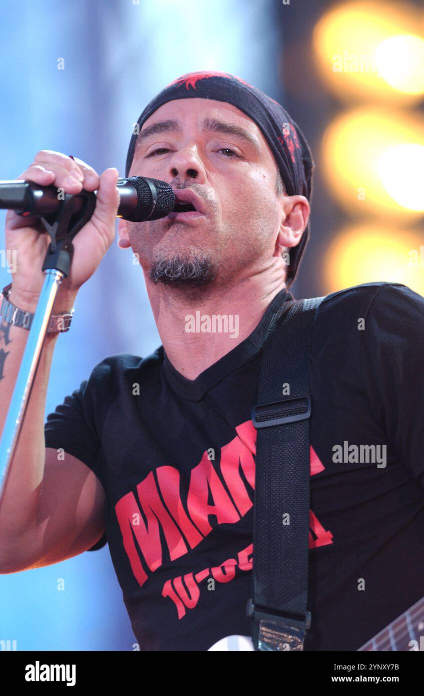 Eros ramazzotti immagini 2004 hi-res stock photography and images - Alamy
