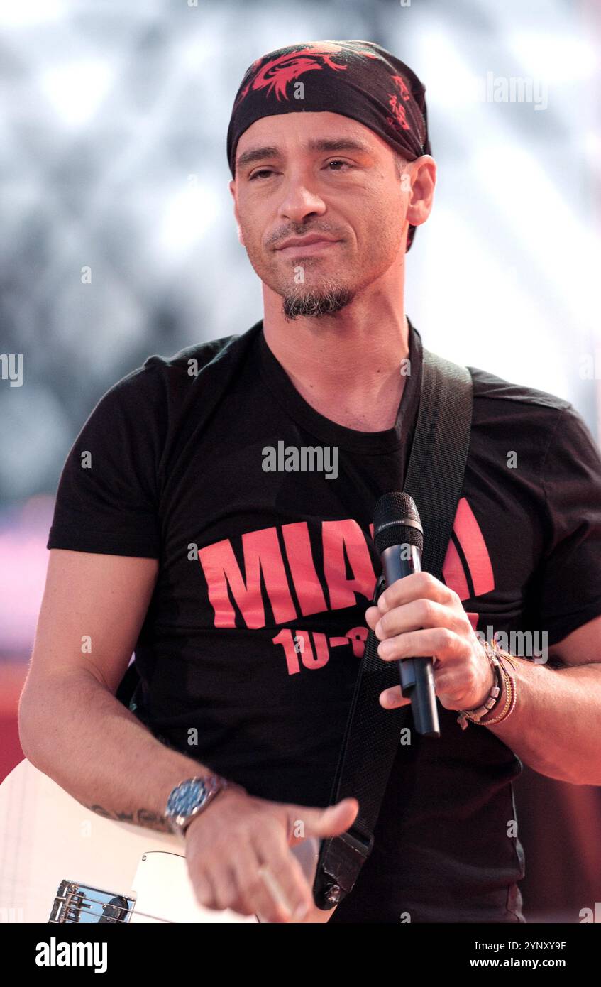 Eros ramazzotti immagini 2004 hi-res stock photography and images - Alamy
