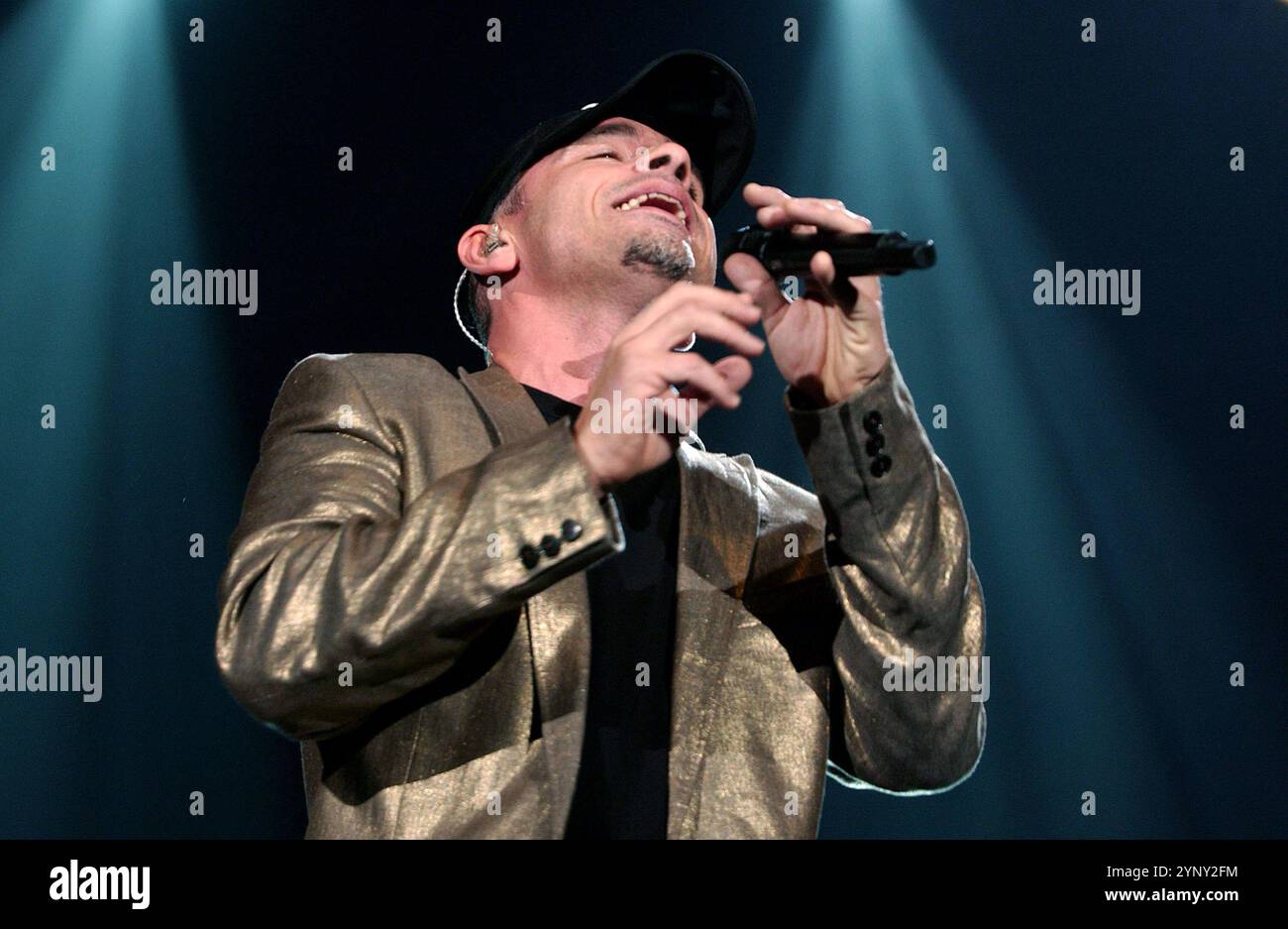 Eros ramazzotti photos 2006 hi-res stock photography and images - Alamy
