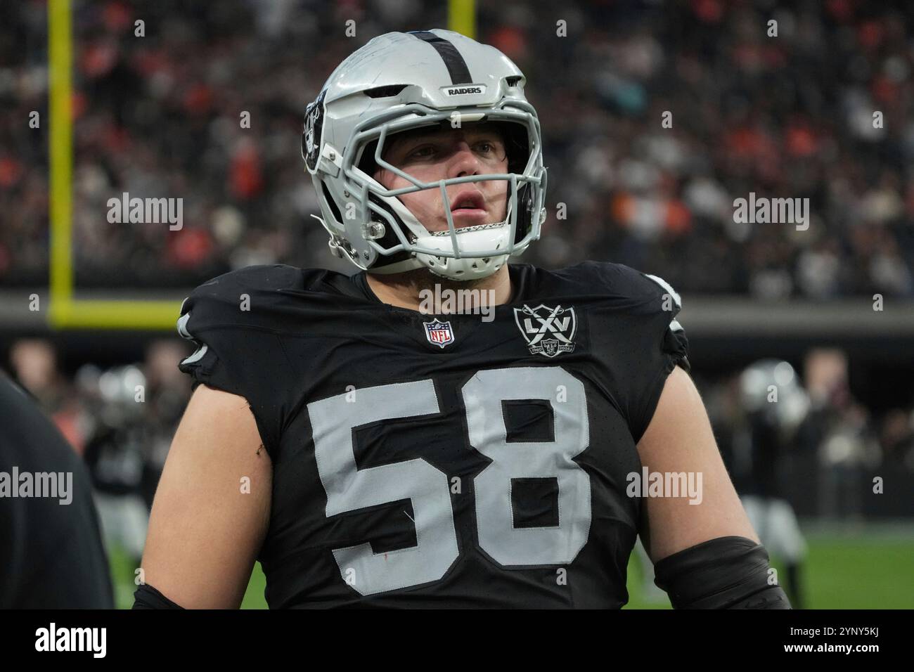 Las Vegas Raiders guard Jackson Powers-Johnson (58) lines up against ...
