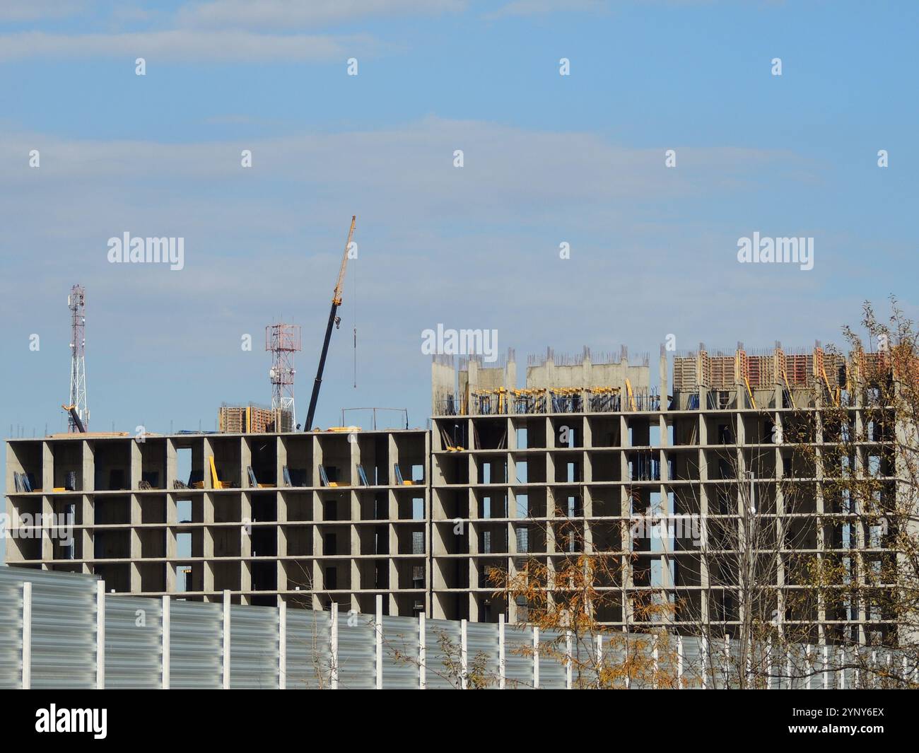 Construction site behind apartment building hi-res stock photography ...