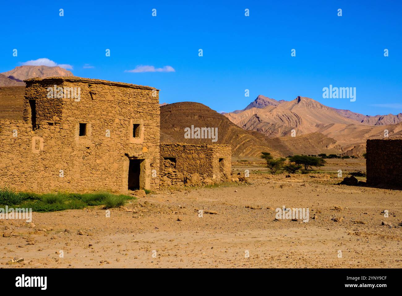 Desert scenery in morocco hi-res stock photography and images - Alamy