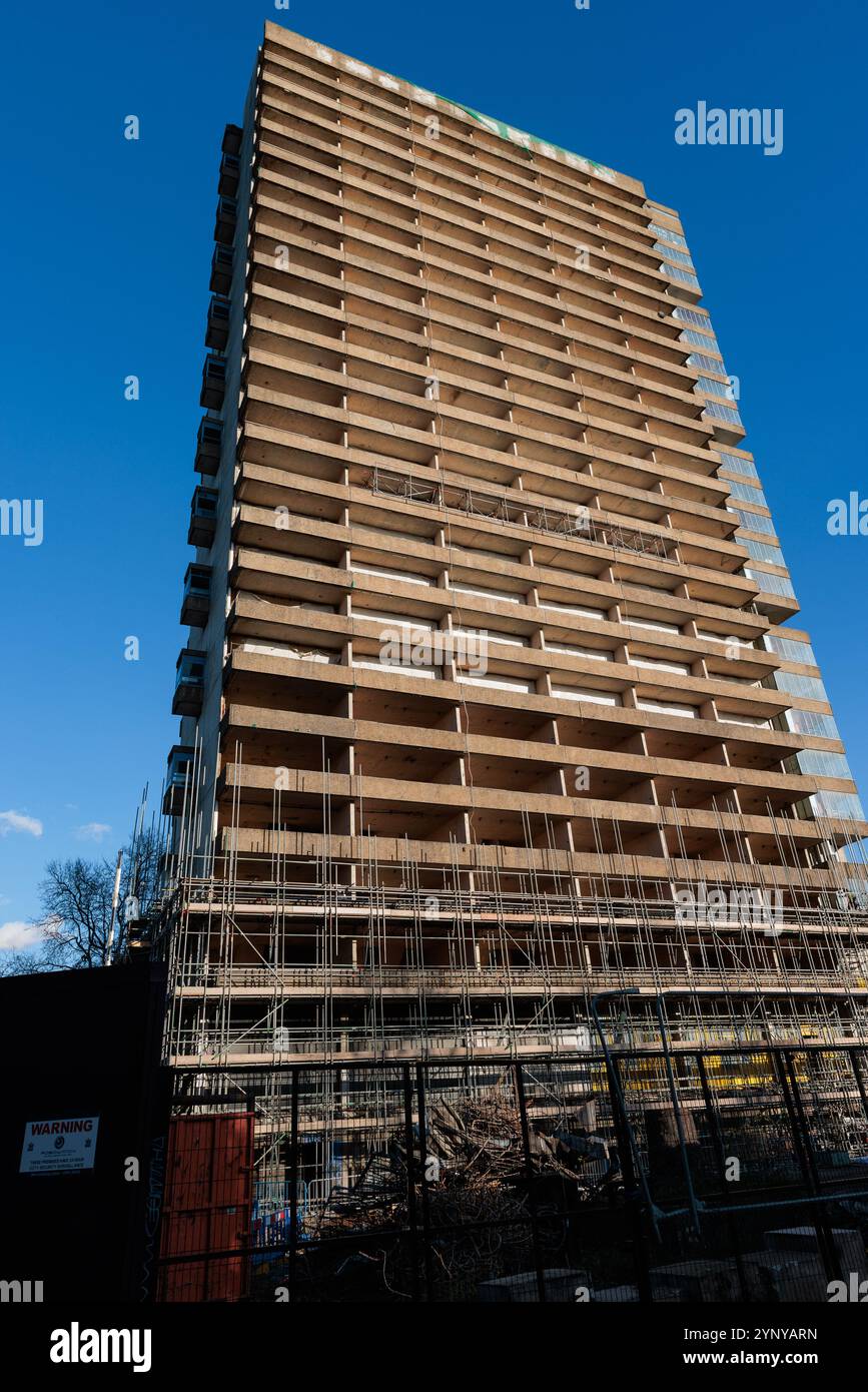 London, UK. 26th November, 2024. Demolition works for the 26-storey ...