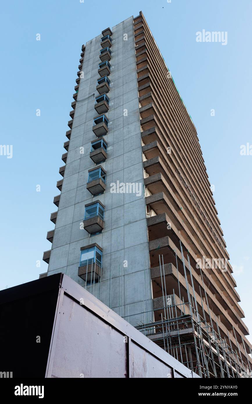London, UK. 26th November, 2024. Demolition works for the 26-storey ...
