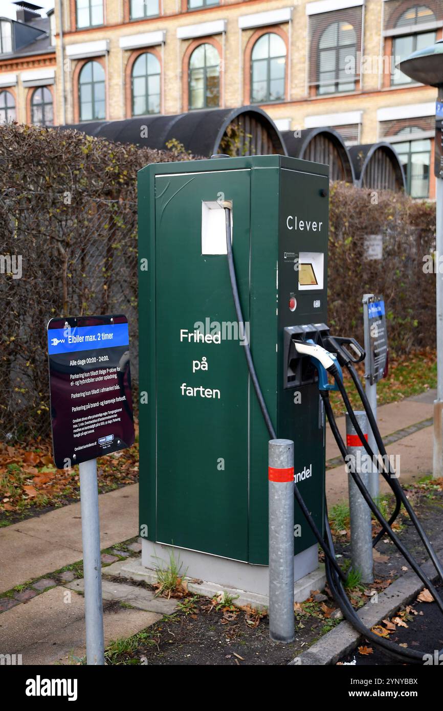 Clever recharge point hi-res stock photography and images - Alamy