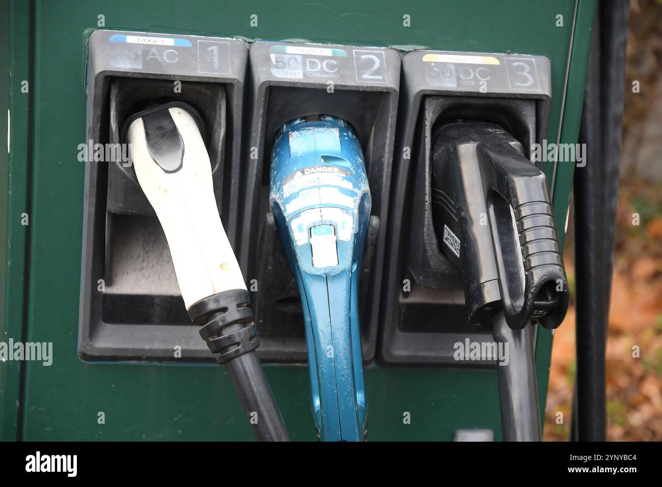 Clever recharge point hi-res stock photography and images - Alamy