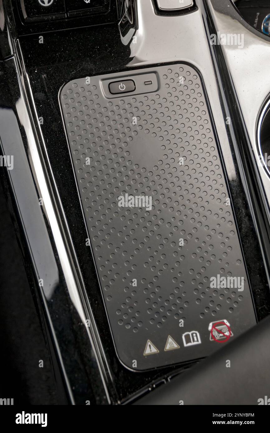 Inductive wireless charging hi-res stock photography and images - Alamy