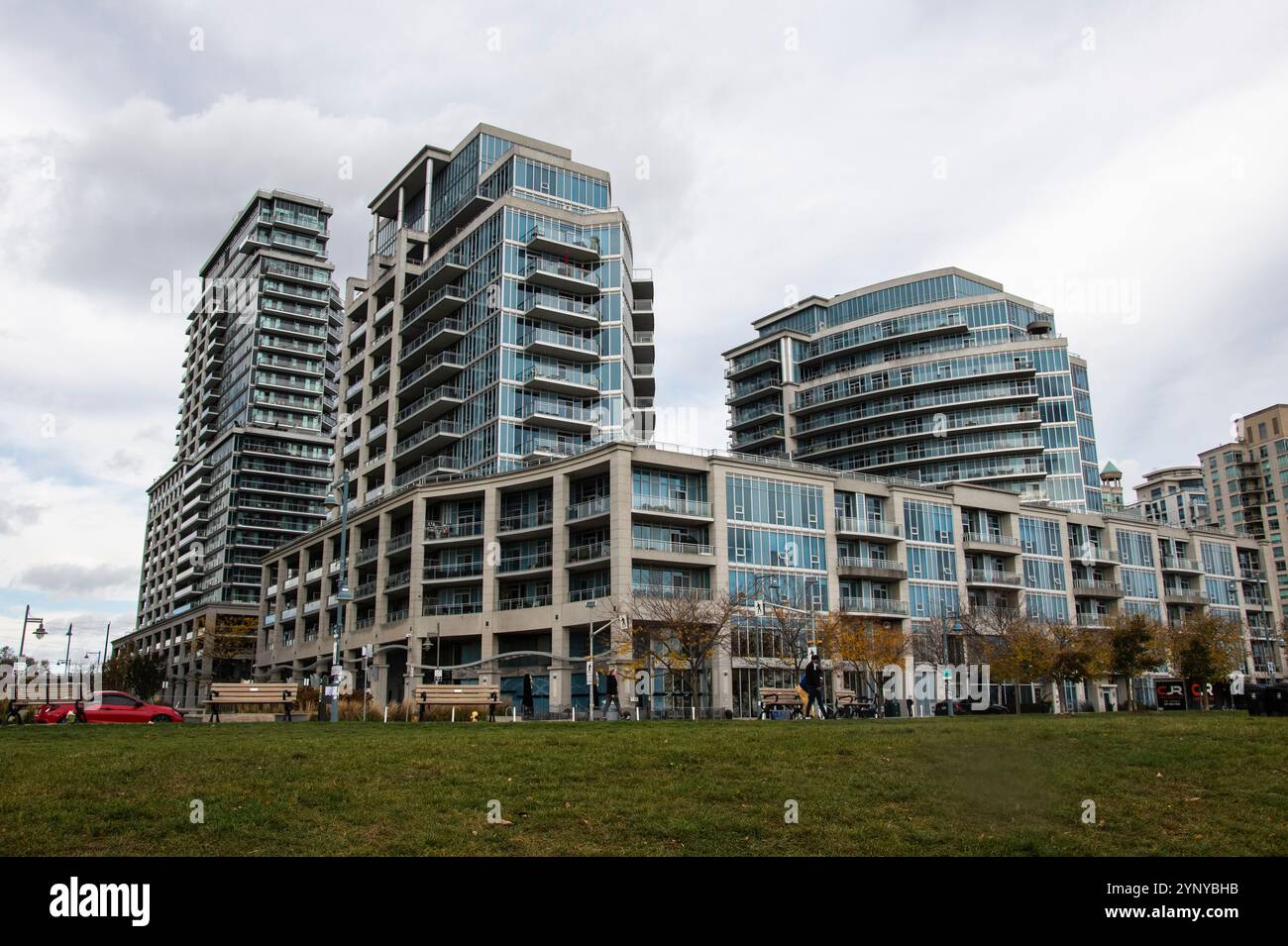 Green trees on buildings hi-res stock photography and images - Alamy